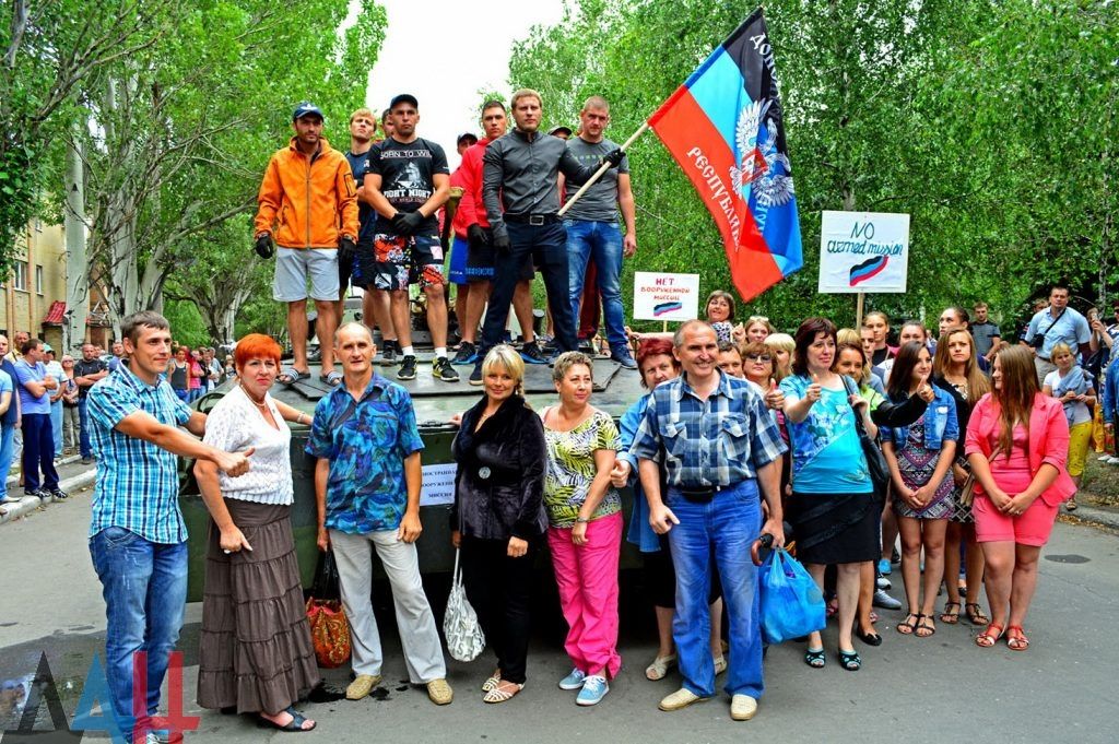 «ДНР» та «ЛНР» провели навчання з блокування цивільними миротворців ...