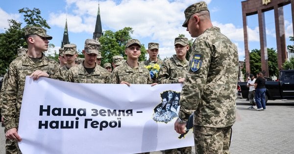 День Героїв у Львові відзначили традиційним маршем - фото - ZAXID.NET